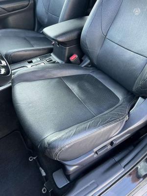 Black Mitsubishi Outlander 2018 in Utena, with an engine capacity of 2.20 L and mileage of 266 thousand km for 10599 €, photo 31 on AUTOMOTO.COM.LV