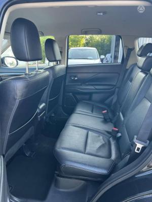 Black Mitsubishi Outlander 2018 in Utena, with an engine capacity of 2.20 L and mileage of 266 thousand km for 10599 €, photo 33 on AUTOMOTO.COM.LV