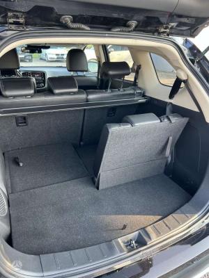 Black Mitsubishi Outlander 2018 in Utena, with an engine capacity of 2.20 L and mileage of 266 thousand km for 10599 €, photo 34 on AUTOMOTO.COM.LV