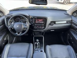 Black Mitsubishi Outlander 2018 in Utena, with an engine capacity of 2.20 L and mileage of 266 thousand km for 10599 €, photo 41 on AUTOMOTO.COM.LV