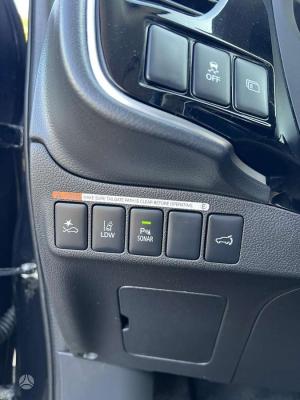 Black Mitsubishi Outlander 2018 in Utena, with an engine capacity of 2.20 L and mileage of 266 thousand km for 10599 €, photo 44 on AUTOMOTO.COM.LV
