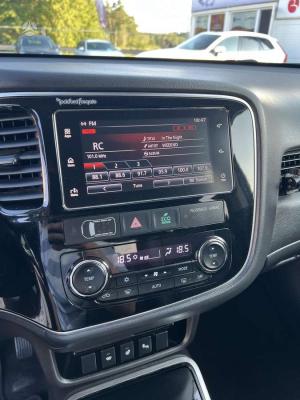 Black Mitsubishi Outlander 2018 in Utena, with an engine capacity of 2.20 L and mileage of 266 thousand km for 10599 €, photo 47 on AUTOMOTO.COM.LV