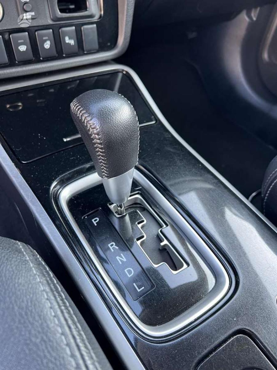 Black Mitsubishi Outlander 2018 in Utena, with an engine capacity of 2.20 L and mileage of 266 thousand km for 10599 €, photo 51 on AUTOMOTO.COM.LV
