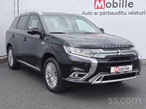 Black Mitsubishi Outlander 2018 in Riga, with an engine capacity of 2.40 L and mileage of 237 thousand km for 15950 €, photo  on AUTOMOTO.COM.LV