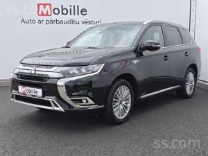 Melns Mitsubishi Outlander 2018 Rīga, ar dzinēja tilpumu 2.40 L un nobraukumu 237 tūkst. km par 15950 €, foto 4 vietnē AUTOMOTO.COM.LV
