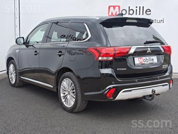 Melns Mitsubishi Outlander 2018 Rīga, ar dzinēja tilpumu 2.40 L un nobraukumu 237 tūkst. km par 15950 €, foto 4 vietnē AUTOMOTO.COM.LV