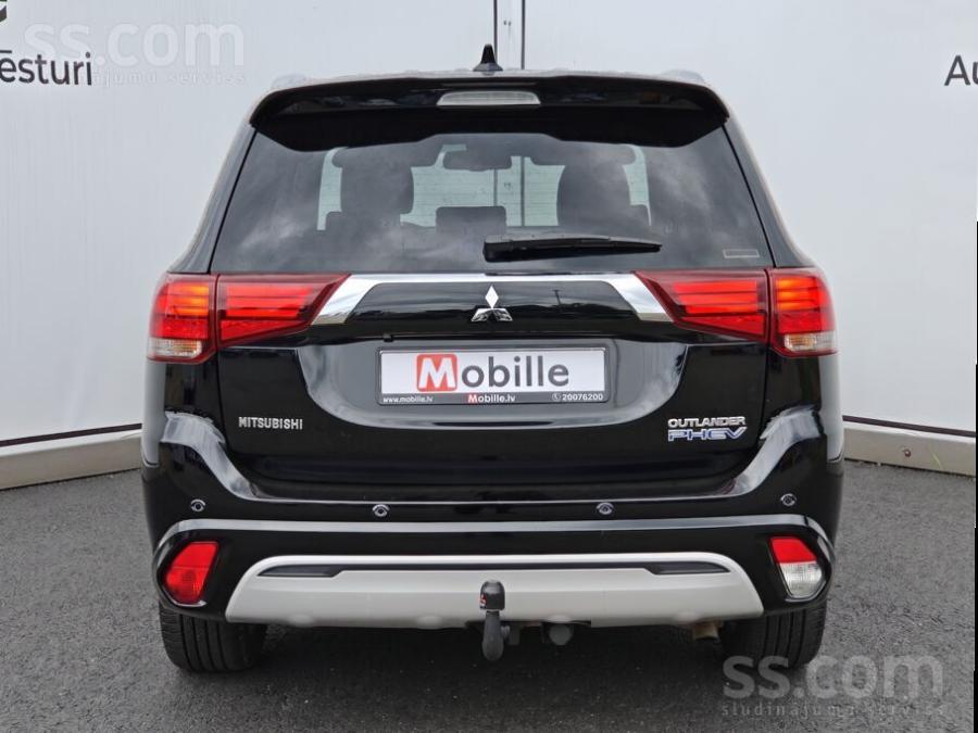 Melns Mitsubishi Outlander 2018 Rīga, ar dzinēja tilpumu 2.40 L un nobraukumu 237 tūkst. km par 15950 €, foto 6 vietnē AUTOMOTO.COM.LV