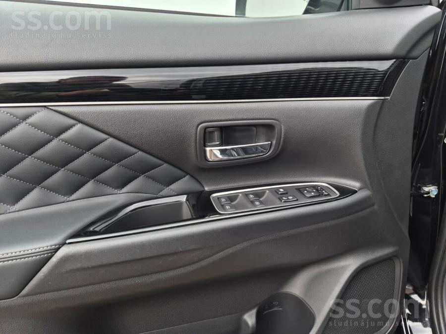 Melns Mitsubishi Outlander 2018 Rīga, ar dzinēja tilpumu 2.40 L un nobraukumu 237 tūkst. km par 15950 €, foto 15 vietnē AUTOMOTO.COM.LV