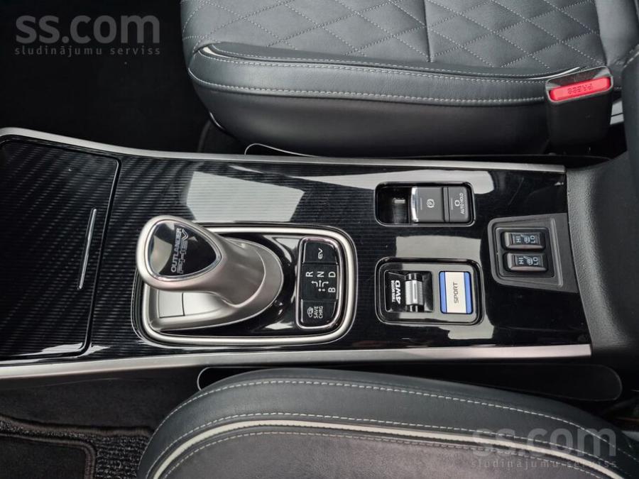 Melns Mitsubishi Outlander 2018 Rīga, ar dzinēja tilpumu 2.40 L un nobraukumu 237 tūkst. km par 15950 €, foto 16 vietnē AUTOMOTO.COM.LV