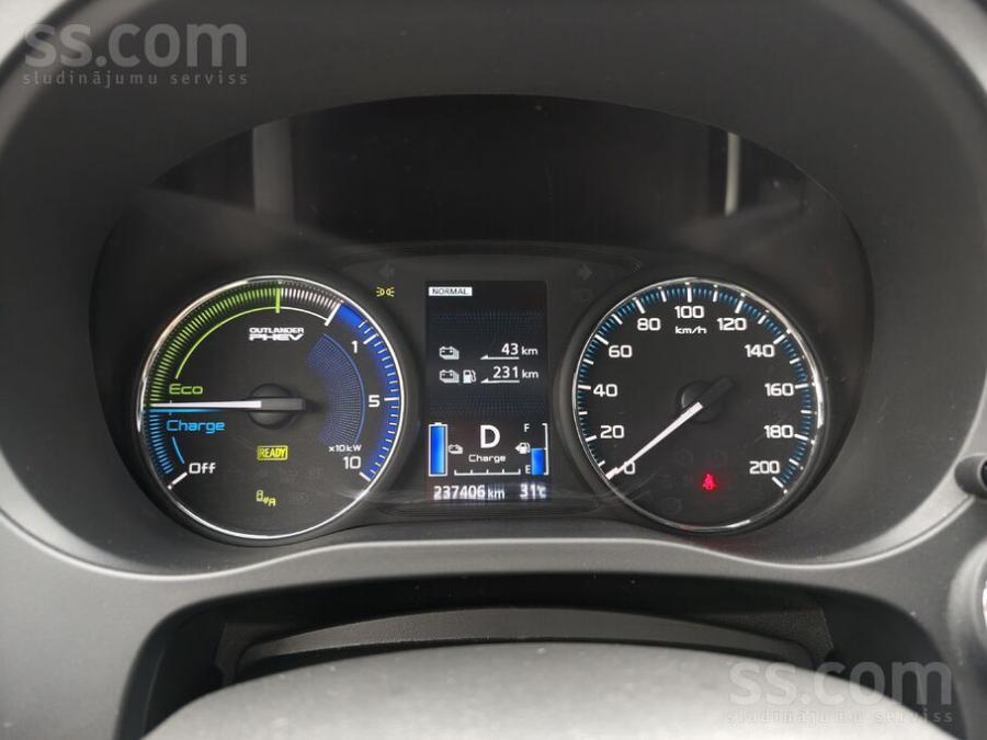 Melns Mitsubishi Outlander 2018 Rīga, ar dzinēja tilpumu 2.40 L un nobraukumu 237 tūkst. km par 15950 €, foto 18 vietnē AUTOMOTO.COM.LV