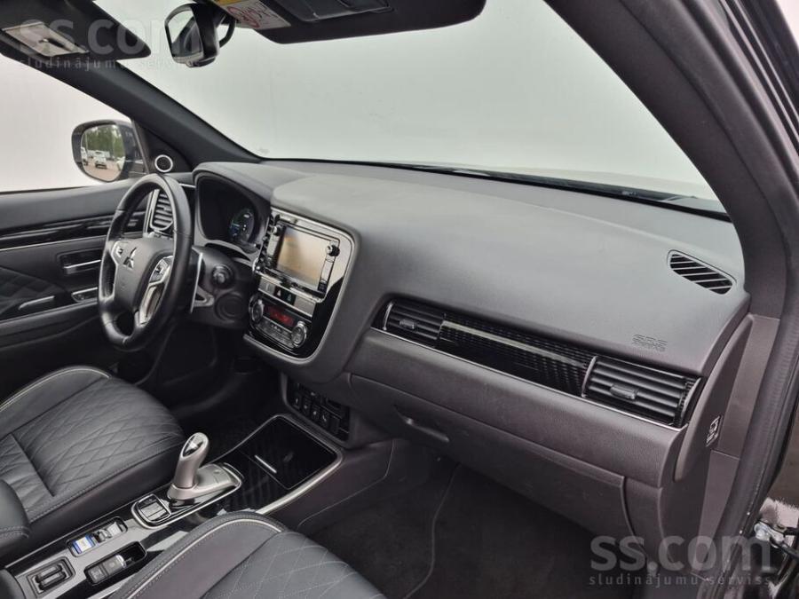 Melns Mitsubishi Outlander 2018 Rīga, ar dzinēja tilpumu 2.40 L un nobraukumu 237 tūkst. km par 15950 €, foto 19 vietnē AUTOMOTO.COM.LV