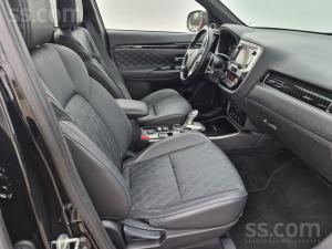 Melns Mitsubishi Outlander 2018 Rīga, ar dzinēja tilpumu 2.40 L un nobraukumu 237 tūkst. km par 15950 €, foto 20 vietnē AUTOMOTO.COM.LV