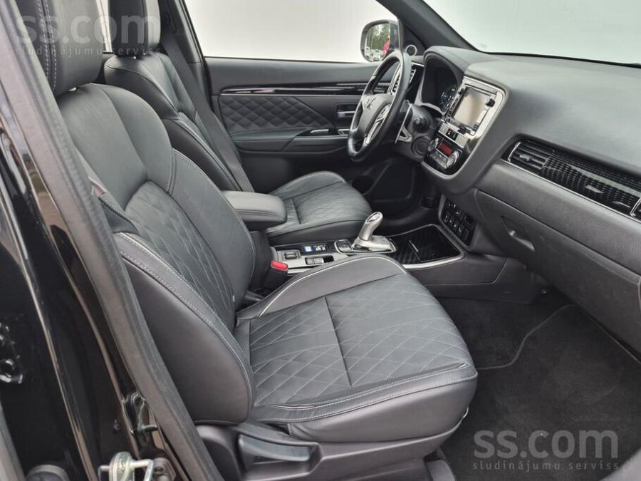 Melns Mitsubishi Outlander 2018 Rīga, ar dzinēja tilpumu 2.40 L un nobraukumu 237 tūkst. km par 15950 €, foto 20 vietnē AUTOMOTO.COM.LV