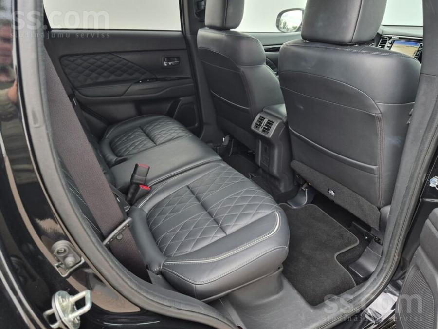 Melns Mitsubishi Outlander 2018 Rīga, ar dzinēja tilpumu 2.40 L un nobraukumu 237 tūkst. km par 15950 €, foto 21 vietnē AUTOMOTO.COM.LV