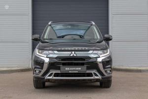 Black Mitsubishi Outlander 2018 in Kaunas, with an engine capacity of 2.36 L and mileage of 166 thousand km for 15999 €, photo 6 on AUTOMOTO.COM.LV