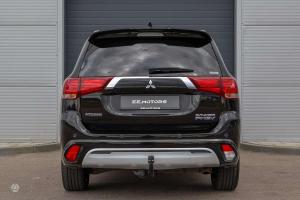 Black Mitsubishi Outlander 2018 in Kaunas, with an engine capacity of 2.36 L and mileage of 166 thousand km for 15999 €, photo 11 on AUTOMOTO.COM.LV