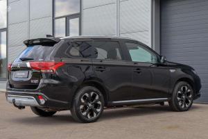 Black Mitsubishi Outlander 2018 in Kaunas, with an engine capacity of 2.36 L and mileage of 166 thousand km for 15999 €, photo 13 on AUTOMOTO.COM.LV