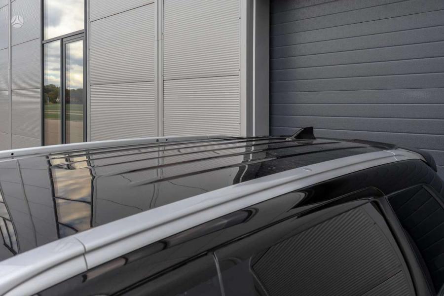 Black Mitsubishi Outlander 2018 in Kaunas, with an engine capacity of 2.36 L and mileage of 166 thousand km for 15999 €, photo 14 on AUTOMOTO.COM.LV