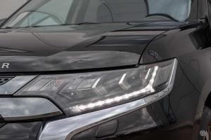 Black Mitsubishi Outlander 2018 in Kaunas, with an engine capacity of 2.36 L and mileage of 166 thousand km for 15999 €, photo 16 on AUTOMOTO.COM.LV