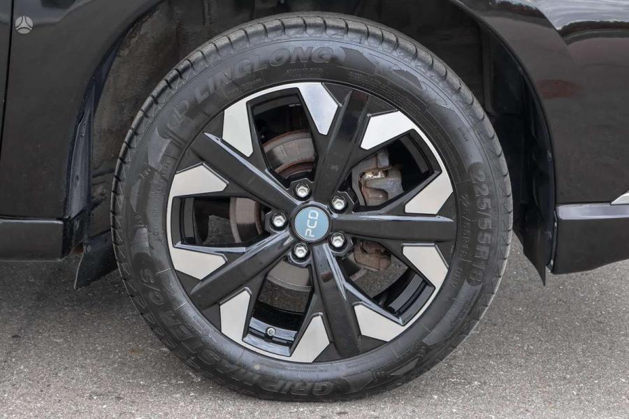 Black Mitsubishi Outlander 2018 in Kaunas, with an engine capacity of 2.36 L and mileage of 166 thousand km for 15999 €, photo 20 on AUTOMOTO.COM.LV