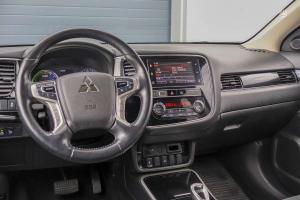Black Mitsubishi Outlander 2018 in Kaunas, with an engine capacity of 2.36 L and mileage of 166 thousand km for 15999 €, photo 24 on AUTOMOTO.COM.LV