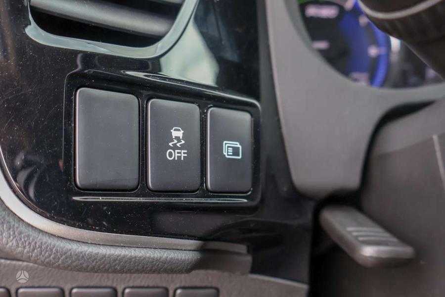 Black Mitsubishi Outlander 2018 in Kaunas, with an engine capacity of 2.36 L and mileage of 166 thousand km for 15999 €, photo 30 on AUTOMOTO.COM.LV