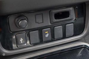 Black Mitsubishi Outlander 2018 in Kaunas, with an engine capacity of 2.36 L and mileage of 166 thousand km for 15999 €, photo 34 on AUTOMOTO.COM.LV