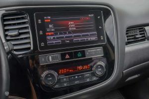 Black Mitsubishi Outlander 2018 in Kaunas, with an engine capacity of 2.36 L and mileage of 166 thousand km for 15999 €, photo 35 on AUTOMOTO.COM.LV