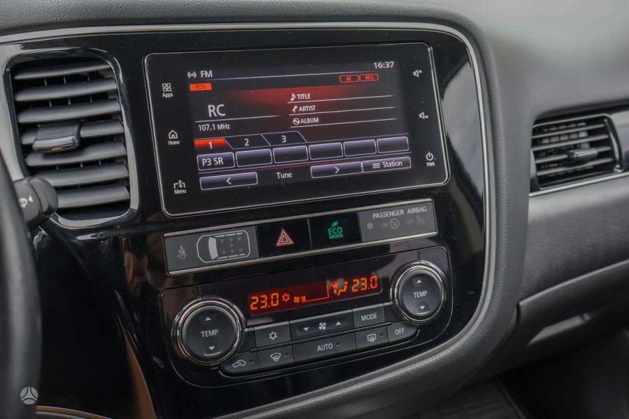 Black Mitsubishi Outlander 2018 in Kaunas, with an engine capacity of 2.36 L and mileage of 166 thousand km for 15999 €, photo 35 on AUTOMOTO.COM.LV