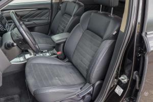 Black Mitsubishi Outlander 2018 in Kaunas, with an engine capacity of 2.36 L and mileage of 166 thousand km for 15999 €, photo 39 on AUTOMOTO.COM.LV