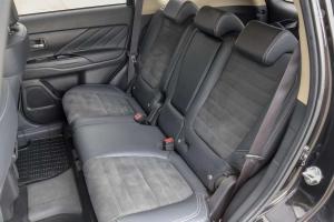Black Mitsubishi Outlander 2018 in Kaunas, with an engine capacity of 2.36 L and mileage of 166 thousand km for 15999 €, photo 42 on AUTOMOTO.COM.LV
