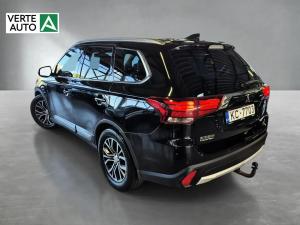 Black Mitsubishi Outlander 2018 in Riga, with an engine capacity of 2.00 L and mileage of 140 thousand km for 14800 €, photo 4 on AUTOMOTO.COM.LV