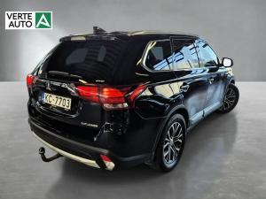 Black Mitsubishi Outlander 2018 in Riga, with an engine capacity of 2.00 L and mileage of 140 thousand km for 14800 €, photo 5 on AUTOMOTO.COM.LV