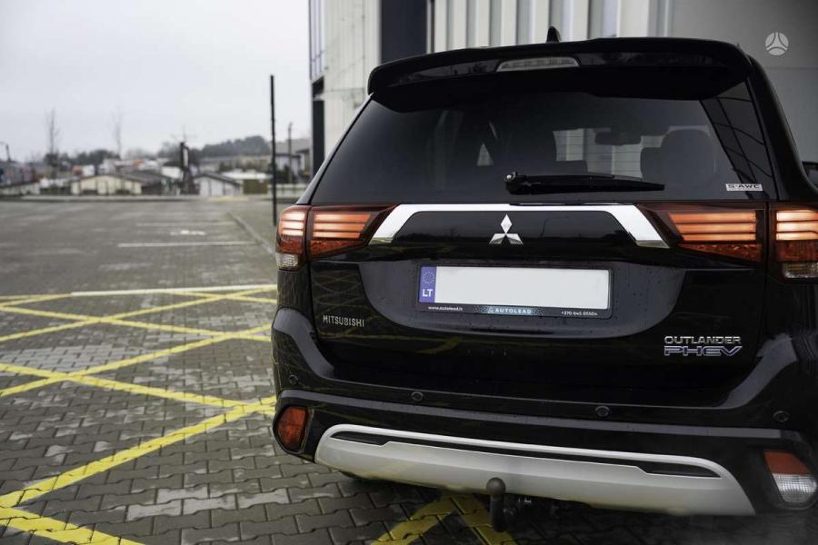 Melns Mitsubishi Outlander 2019 Viļņa, ar dzinēja tilpumu 2.36 L un nobraukumu 145 tūkst. km par 16999 €, foto 11 vietnē AUTOMOTO.COM.LV