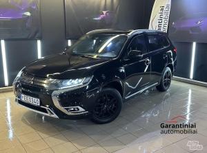 Black Mitsubishi Outlander 2019 in Avizieniai, with an engine capacity of 2.40 L and mileage of 182 thousand km for 17250 €, photo  on AUTOMOTO.COM.LV