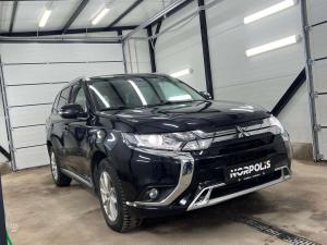 Black Mitsubishi Outlander 2019 in Vilnius, with an engine capacity of 2.36 L and mileage of 325 thousand km for 7400 €, photo  on AUTOMOTO.COM.LV