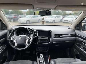 Melns Mitsubishi Outlander 2019 Kauņa, ar dzinēja tilpumu 2.40 L un nobraukumu 224 tūkst. km par 17999 €, foto 10 vietnē AUTOMOTO.COM.LV