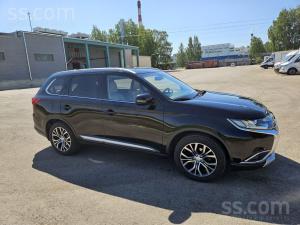 Melns Mitsubishi Outlander 2019 Rīga, ar dzinēja tilpumu 2.00 L un nobraukumu 78 tūkst. km par 22400 €, foto 3 vietnē AUTOMOTO.COM.LV