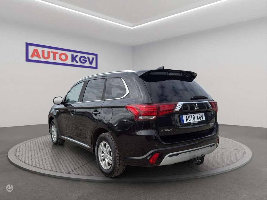 Melns Mitsubishi Outlander 2019 Kauņa, ar dzinēja tilpumu 2.40 L un nobraukumu 224 tūkst. km par 14999 €, foto 4 vietnē AUTOMOTO.COM.LV