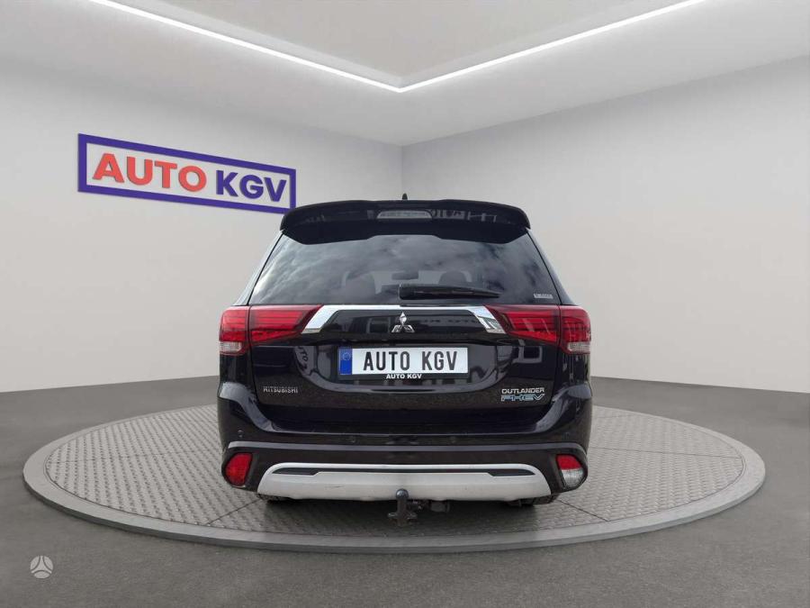 Melns Mitsubishi Outlander 2019 Kauņa, ar dzinēja tilpumu 2.40 L un nobraukumu 224 tūkst. km par 14999 €, foto 5 vietnē AUTOMOTO.COM.LV