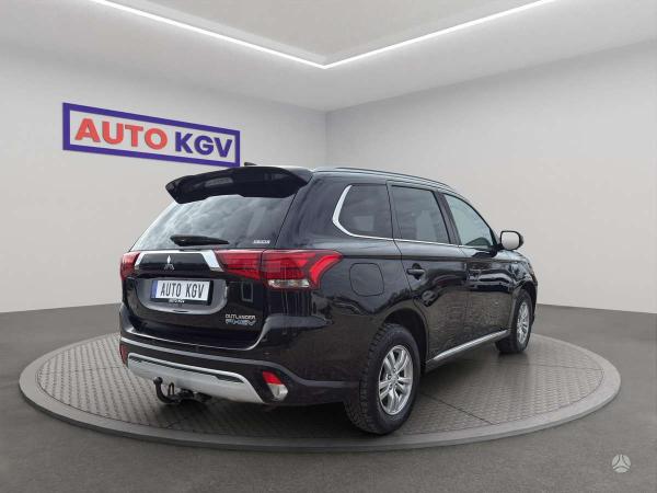 Black Mitsubishi Outlander 2019 in Kaunas, with an engine capacity of 2.40 L and mileage of 224 thousand km for 14999 €, photo 5 on AUTOMOTO.COM.LV