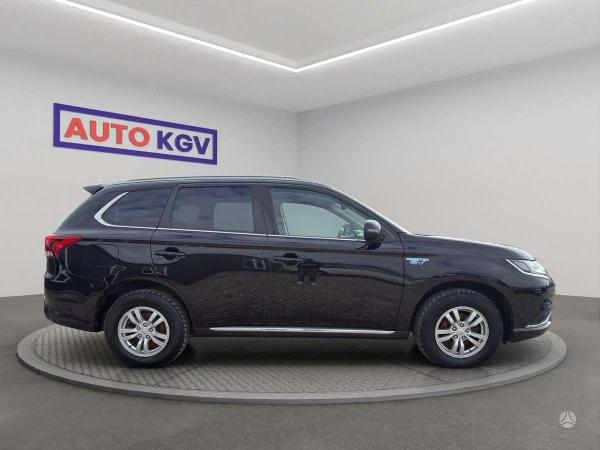 Black Mitsubishi Outlander 2019 in Kaunas, with an engine capacity of 2.40 L and mileage of 224 thousand km for 14999 €, photo 6 on AUTOMOTO.COM.LV