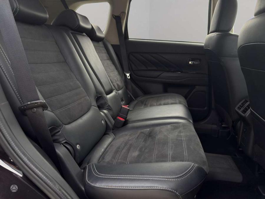 Melns Mitsubishi Outlander 2019 Kauņa, ar dzinēja tilpumu 2.40 L un nobraukumu 224 tūkst. km par 14999 €, foto 10 vietnē AUTOMOTO.COM.LV