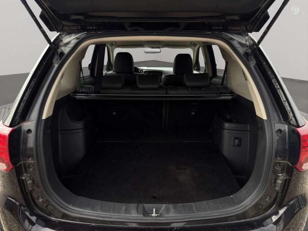 Black Mitsubishi Outlander 2019 in Kaunas, with an engine capacity of 2.40 L and mileage of 224 thousand km for 14999 €, photo 10 on AUTOMOTO.COM.LV