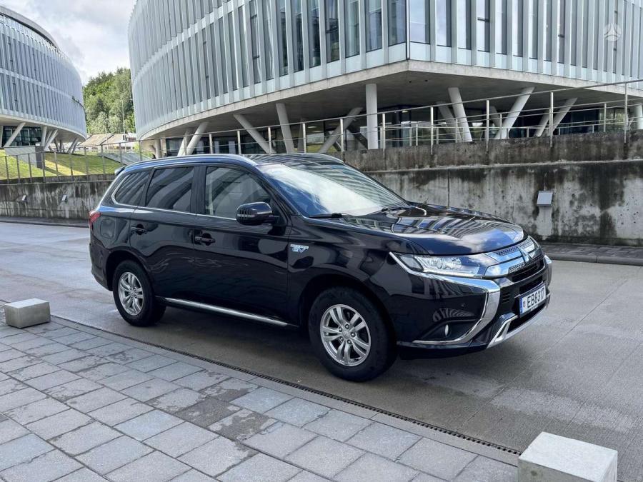 Melns Mitsubishi Outlander 2019 Viļņa, ar dzinēja tilpumu 2.36 L un nobraukumu 225 tūkst. km par 14999 €, foto 4 vietnē AUTOMOTO.COM.LV