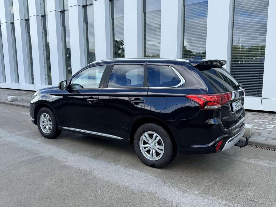 Melns Mitsubishi Outlander 2019 Viļņa, ar dzinēja tilpumu 2.36 L un nobraukumu 225 tūkst. km par 14999 €, foto 7 vietnē AUTOMOTO.COM.LV
