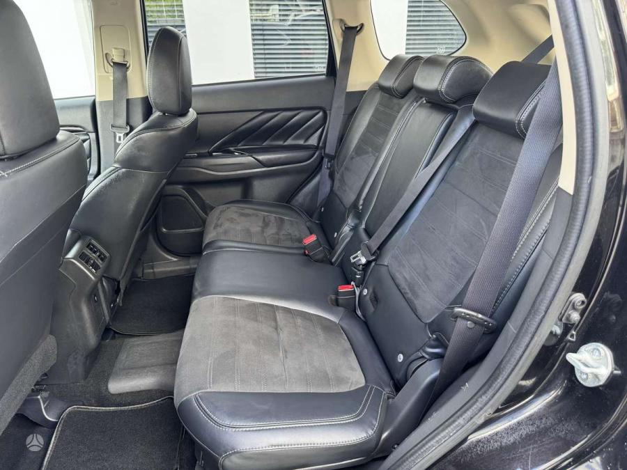 Melns Mitsubishi Outlander 2019 Viļņa, ar dzinēja tilpumu 2.36 L un nobraukumu 225 tūkst. km par 14999 €, foto 13 vietnē AUTOMOTO.COM.LV