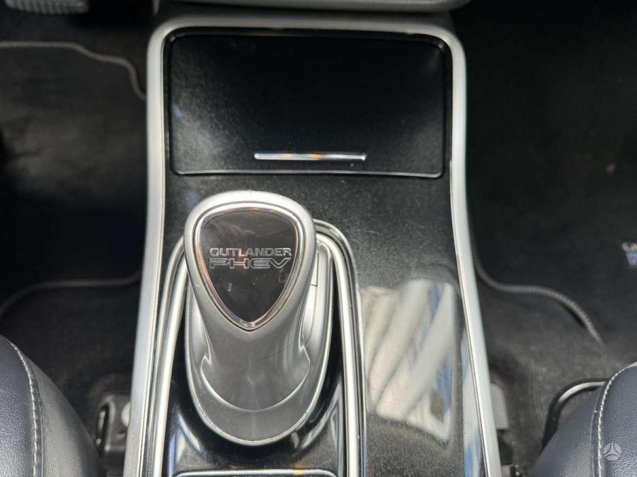 Melns Mitsubishi Outlander 2019 Viļņa, ar dzinēja tilpumu 2.36 L un nobraukumu 225 tūkst. km par 14999 €, foto 18 vietnē AUTOMOTO.COM.LV