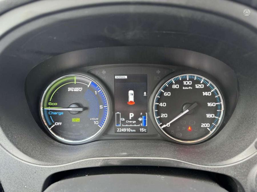 Melns Mitsubishi Outlander 2019 Viļņa, ar dzinēja tilpumu 2.36 L un nobraukumu 225 tūkst. km par 14999 €, foto 21 vietnē AUTOMOTO.COM.LV