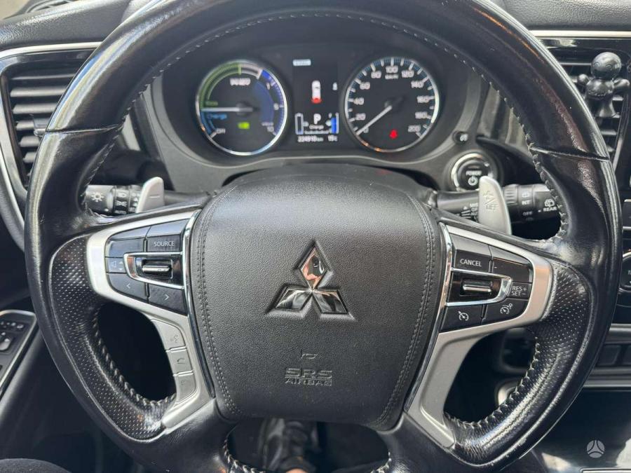 Melns Mitsubishi Outlander 2019 Viļņa, ar dzinēja tilpumu 2.36 L un nobraukumu 225 tūkst. km par 14999 €, foto 22 vietnē AUTOMOTO.COM.LV